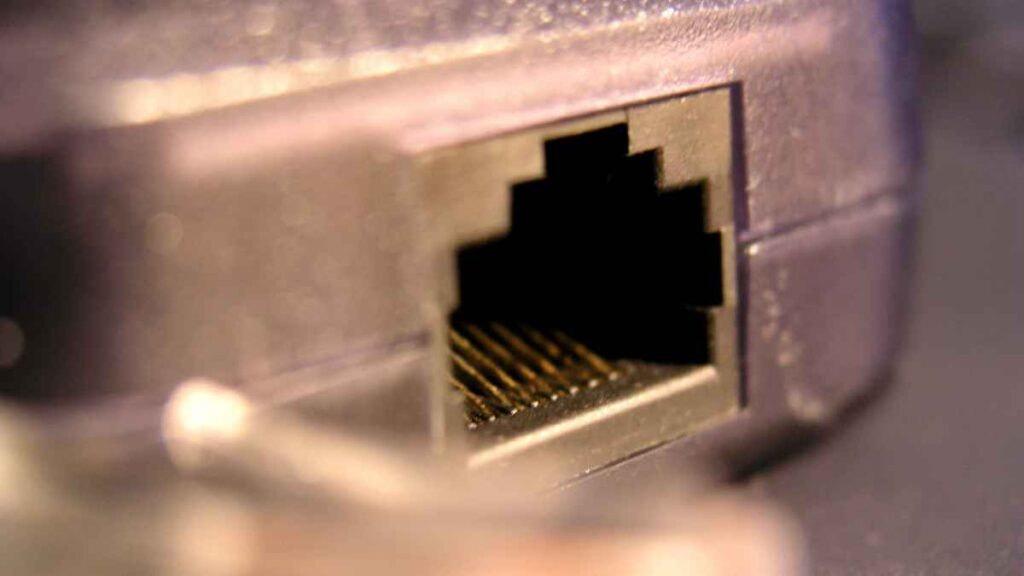 IT Infra Services 101: How to Connect Two Devices with One LAN Port ...